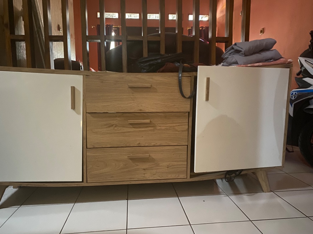 Informa Meja Cabinet, Perabotan Rumah di Carousell