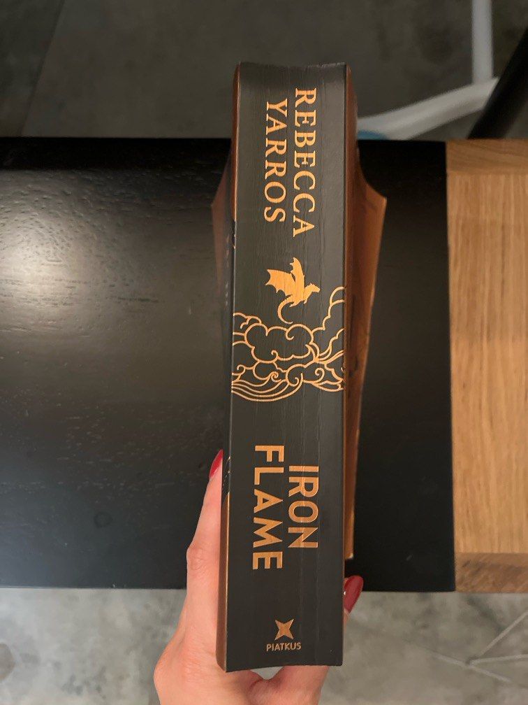 Iron Flame Rebecca Yaros, Hobbies & Toys, Books & Magazines, Fiction ...