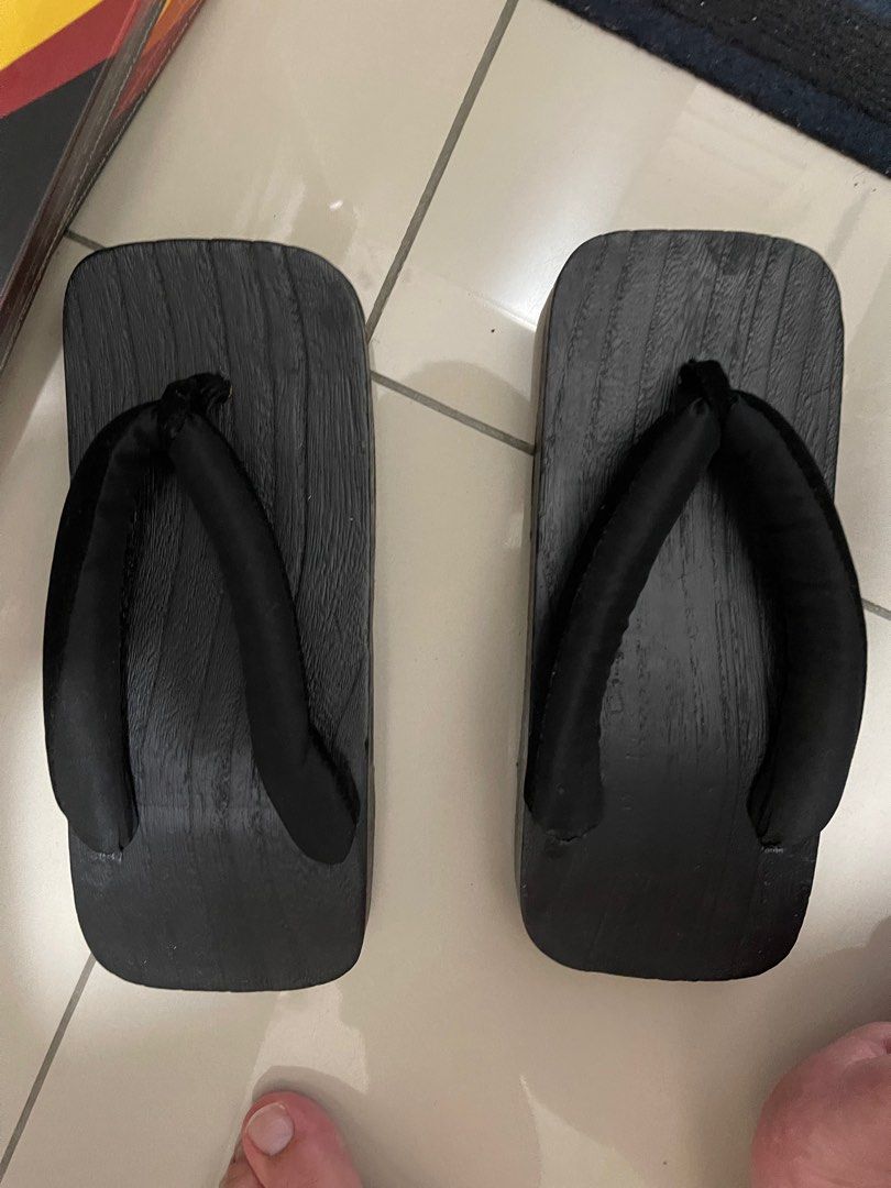 Japanese wooden slipper, Men's Fashion, Footwear, Flipflops and Slides ...