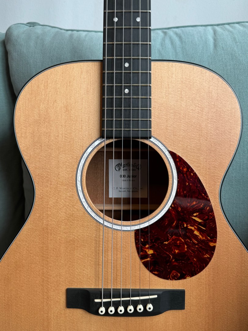Martin 000Jr-10, Hobbies & Toys, Music & Media, Musical Instruments on ...