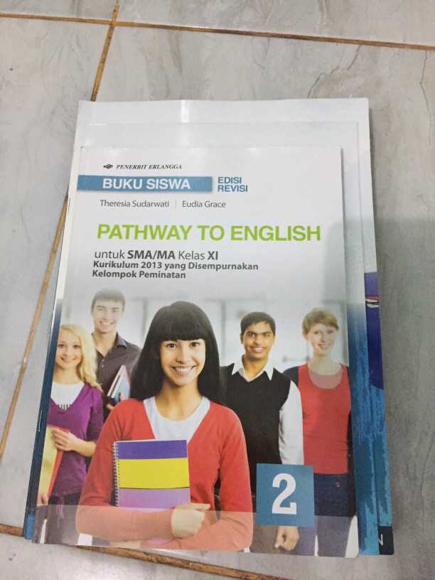 Pathway to English Kelas XI Erlangga, Buku & Alat Tulis, Buku Pelajaran ...