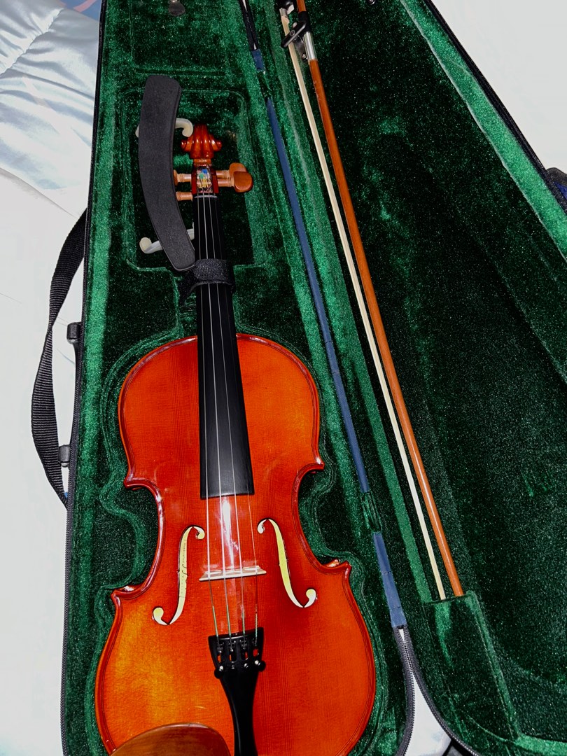 Refurbished Violin 4/4, Hobbies & Toys, Music & Media, Musical ...