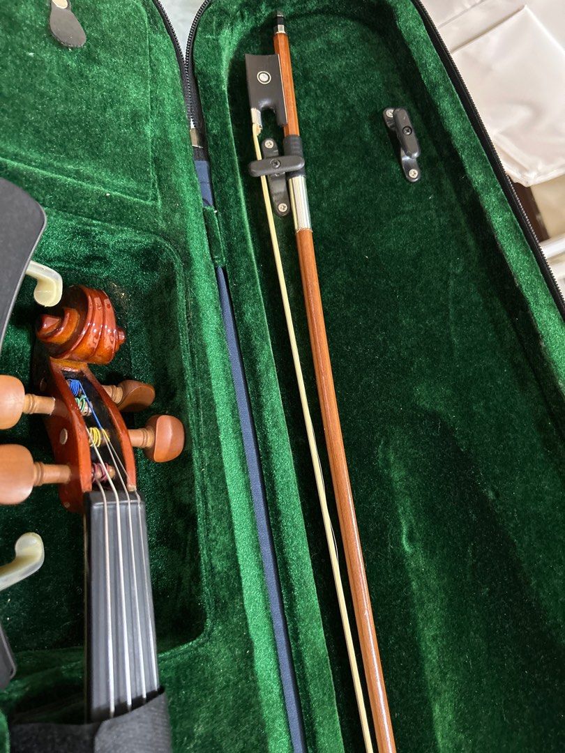 Refurbished Violin 4/4, Hobbies & Toys, Music & Media, Musical ...