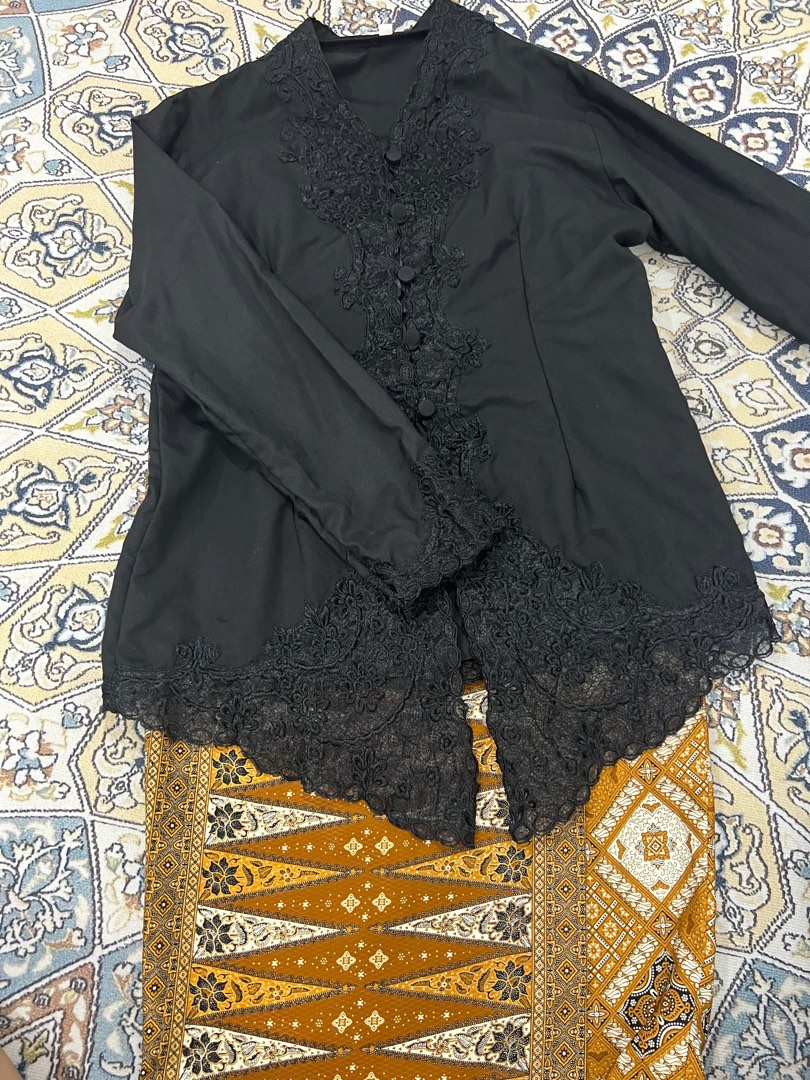 Set kebaya hitam black kain batik, Women's Fashion, Muslimah Fashion ...