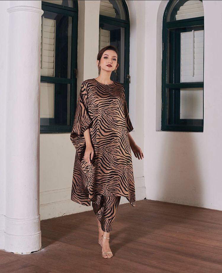 She Dazzle Mas Ayu in Bata, Women's Fashion, Muslimah Fashion, Baju ...