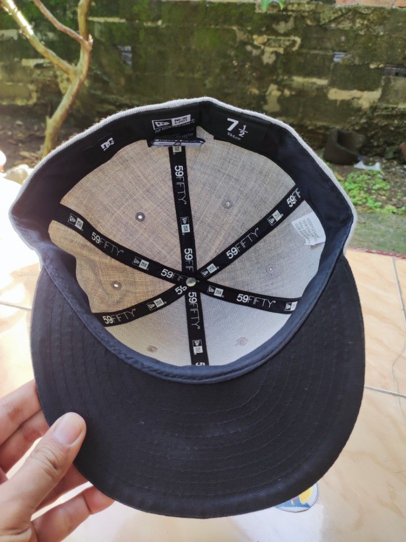 Topi NewEra X DC 59FIFTY Two Tone, Fesyen Pria, Aksesoris, Topi di Carousell