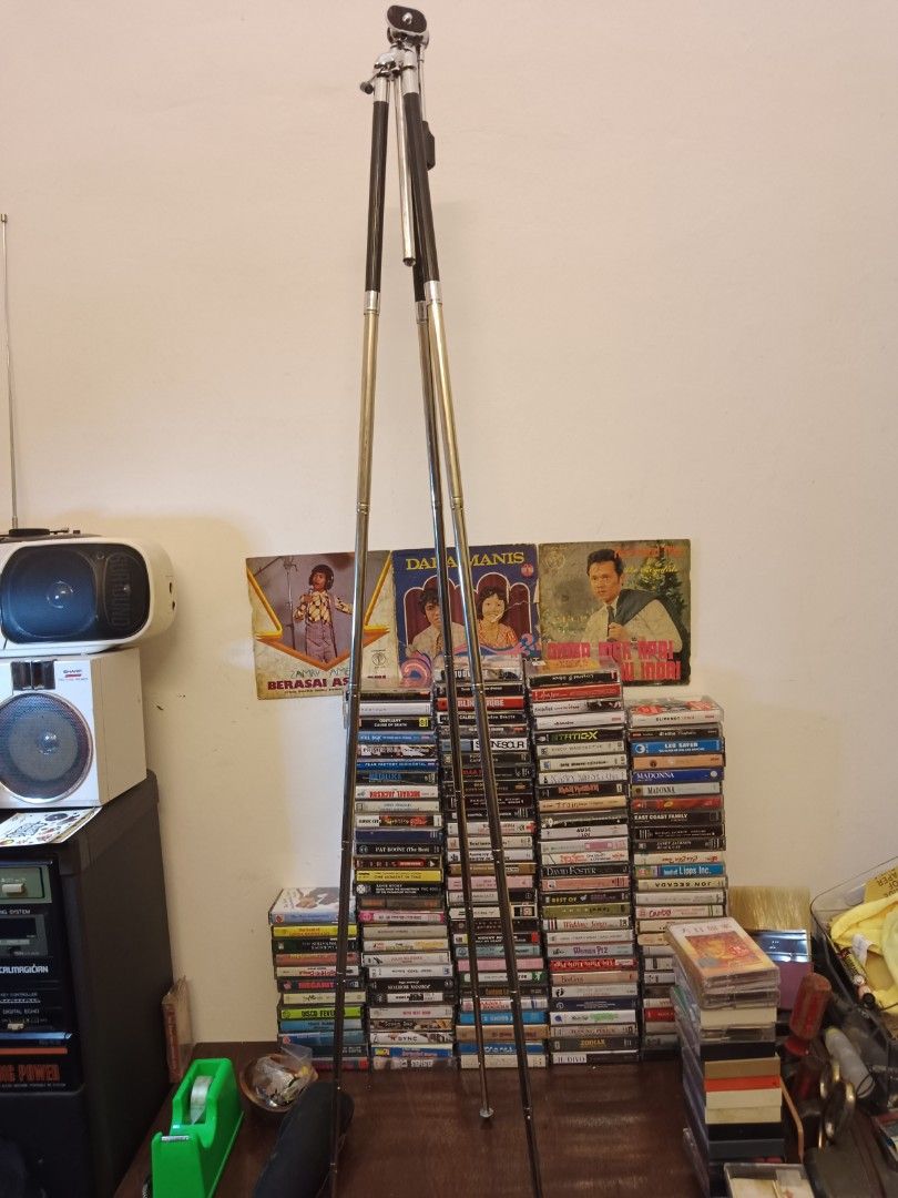 Vintage Camera Stand, Photography, Cameras on Carousell