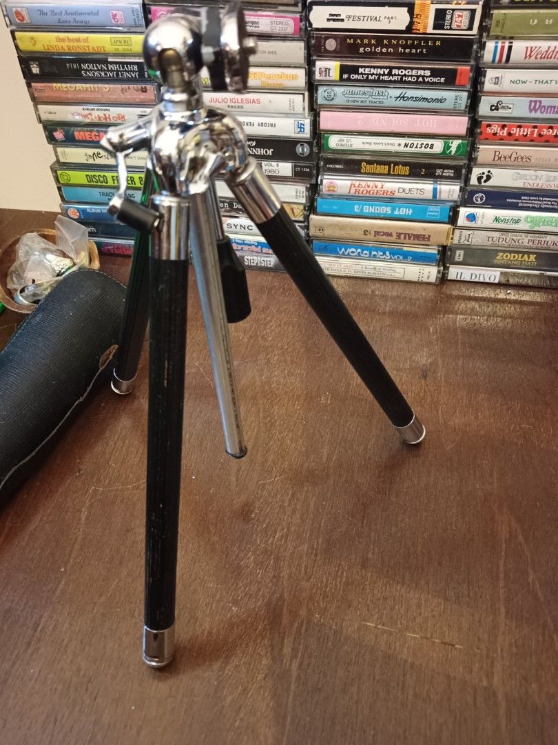 Vintage Camera Stand, Photography, Cameras on Carousell