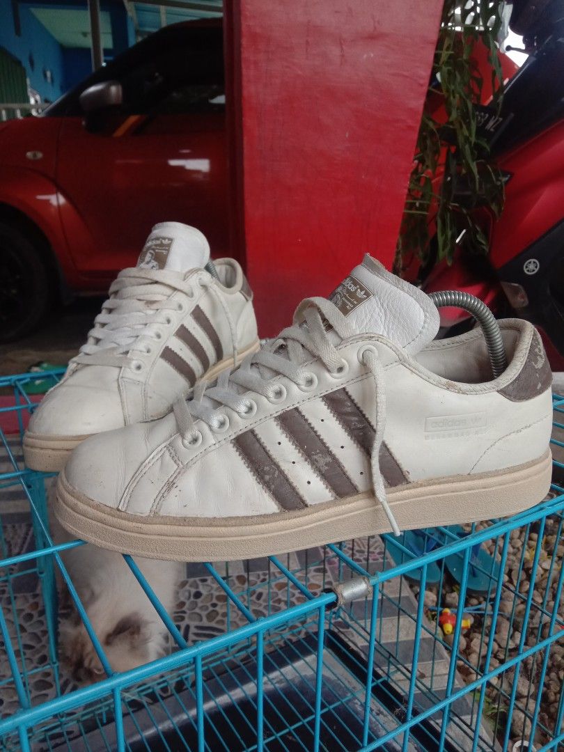 Adidas Muhammad Ali, Fesyen Pria, Sepatu , Sneakers di Carousell
