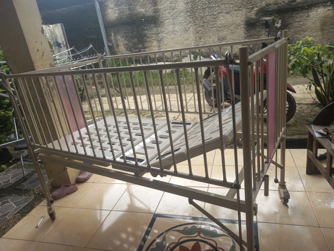 Bed pasien anak model rumah sakit merk paramount, Bayi & Anak, Lainnya ...