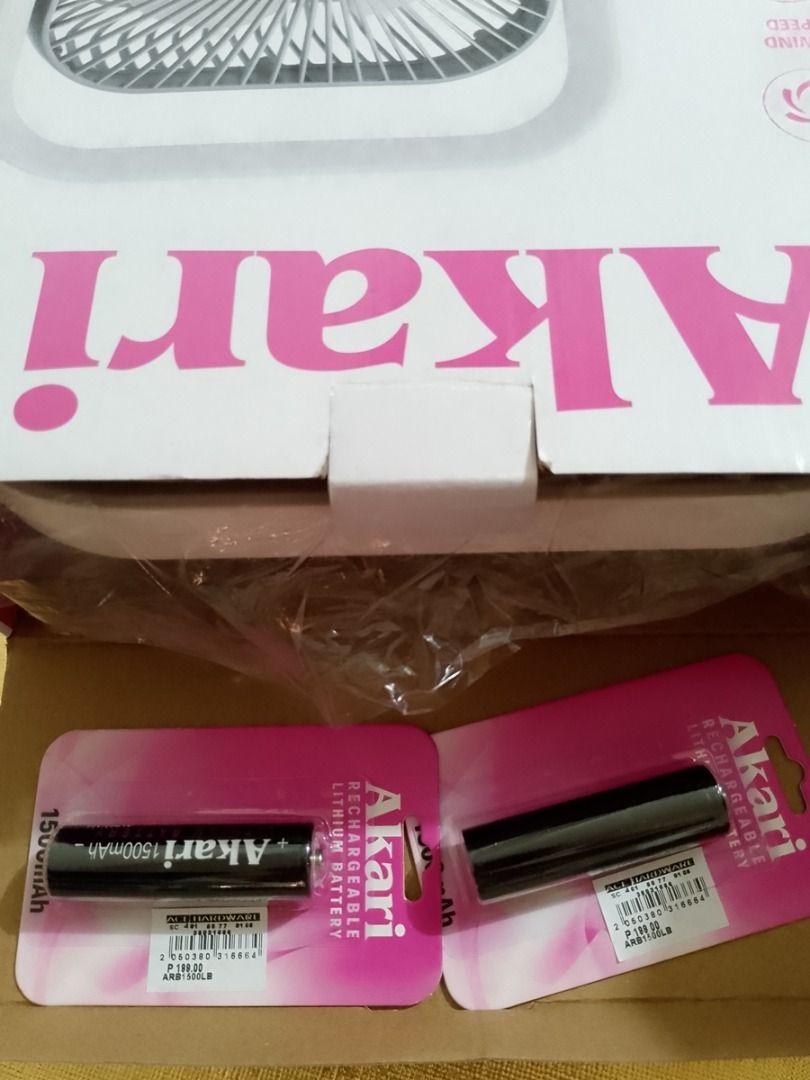 COD Good as New w/Receipt AKARI Rechargeable Fan with Light and 2pcs ...