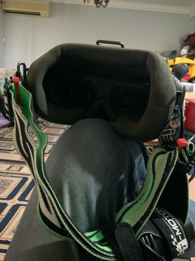 Dji FPV goggle V2, Photography, Drones on Carousell