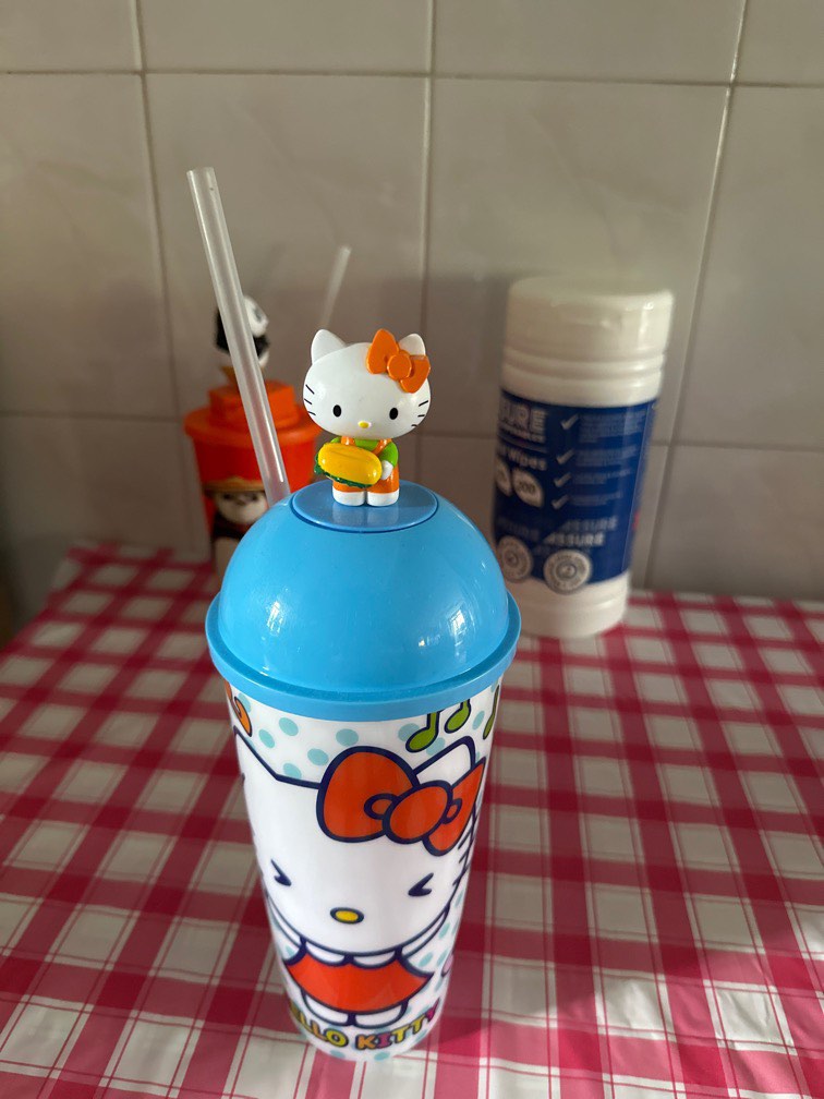 Hello Kitty Drinking Cup, Hobbies & Toys, Memorabilia & Collectibles ...