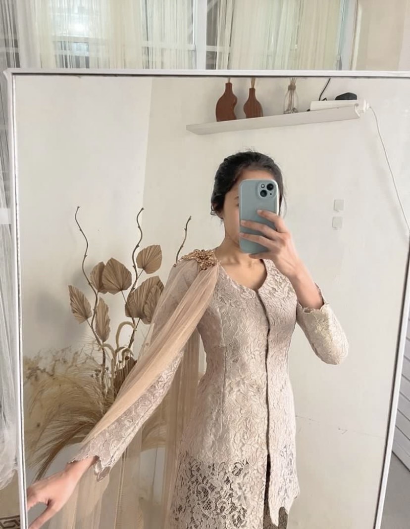 KEBAYA WISUDA SATU KALI PAKAI SAJA, Fesyen Wanita, Pakaian Wanita, Gaun & Rok di Carousell