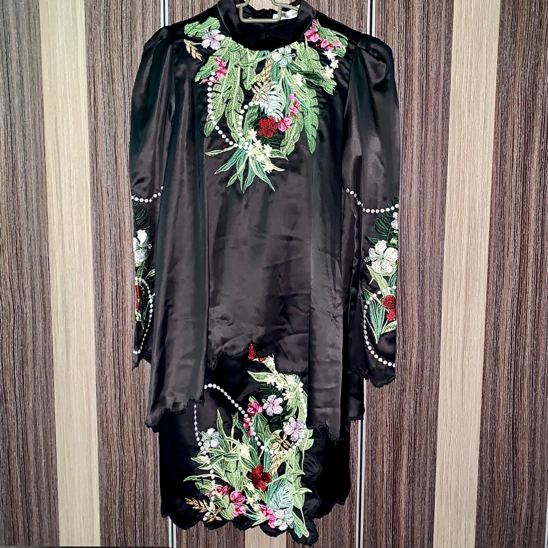 kurung sulam, Women's Fashion, Dresses & Sets, Traditional & Ethnic ...
