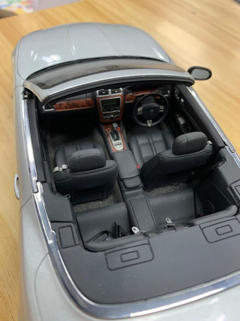(N)開封品 眼見咁多 爛左一邊側鏡 Autoart 1/18 Jaguar XK, 興趣及遊戲, 玩具 & 遊戲類 - Carousell