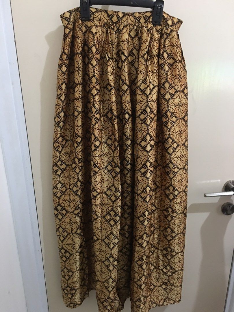 Rok batik Bahan Silk free Selendang, Fesyen Wanita, Pakaian Wanita ...