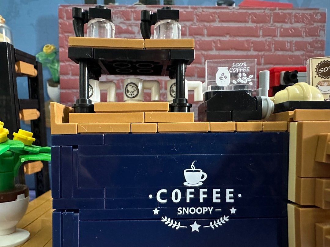 Snoopy Cafe bricks, Hobbies & Toys, Toys & Games on Carousell