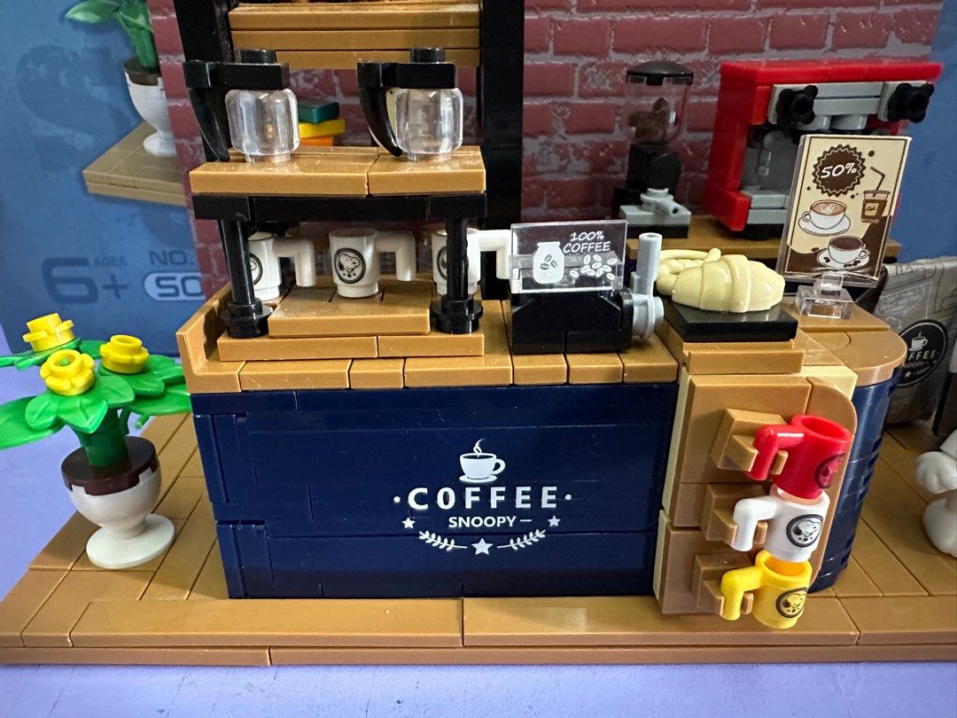 Snoopy Cafe bricks, Hobbies & Toys, Toys & Games on Carousell