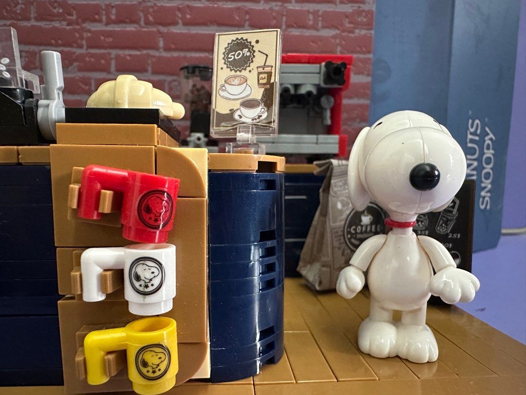 Snoopy Cafe bricks, Hobbies & Toys, Toys & Games on Carousell