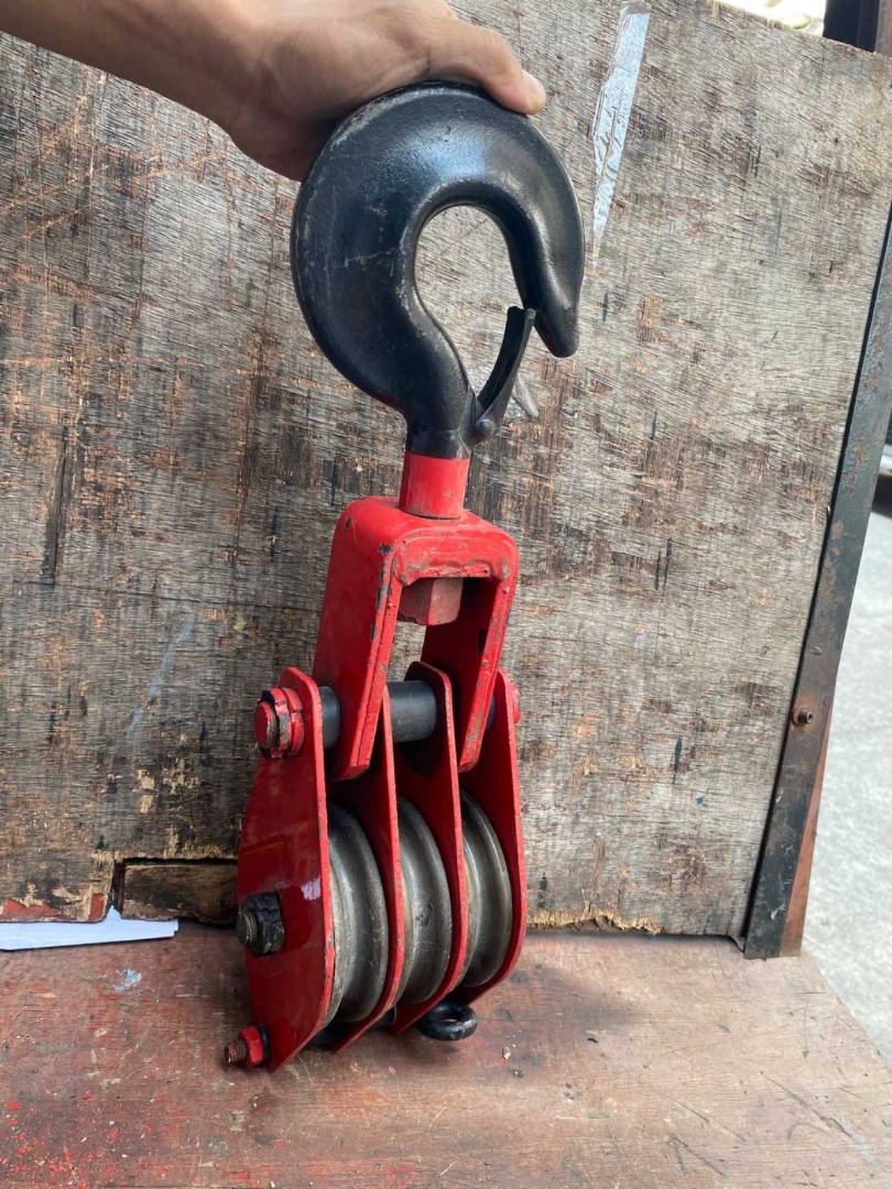 TRIPLE WHEEL PULLEY BLOCK, Commercial & Industrial, Industrial ...
