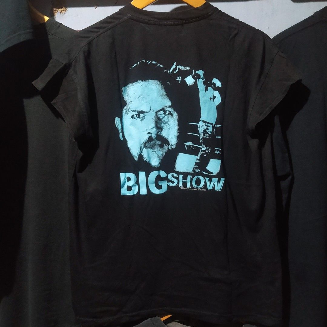 Vintage Big Show WWE SmackDown, Fesyen Pria, Pakaian , Atasan di Carousell