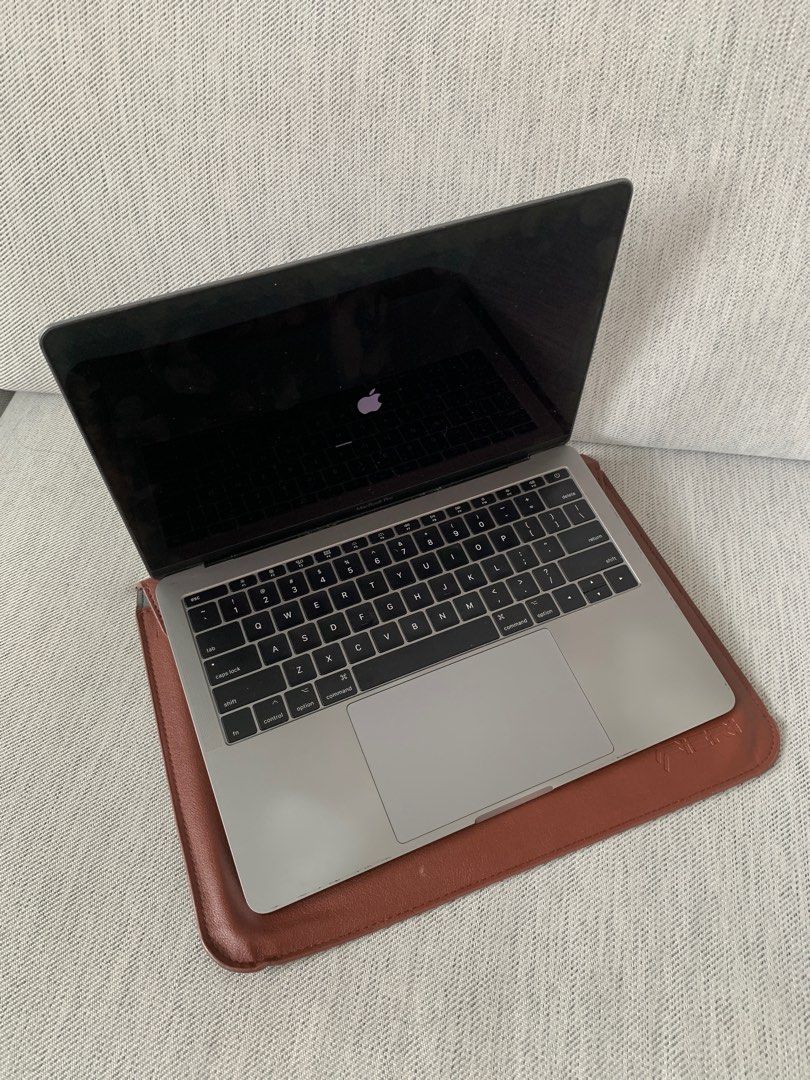 Case Macbook Air/pro 13 inch Apple, Barang Mewah, Tas & Dompet di Carousell