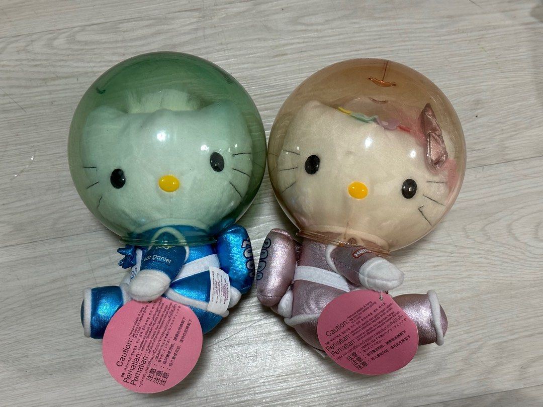 Hello Kitty Millennium set, Hobbies & Toys, Memorabilia & Collectibles ...