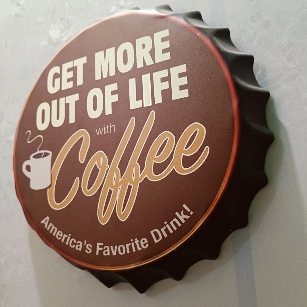 Hiasan dinding tutup botol plat besi, Perabotan Rumah di Carousell