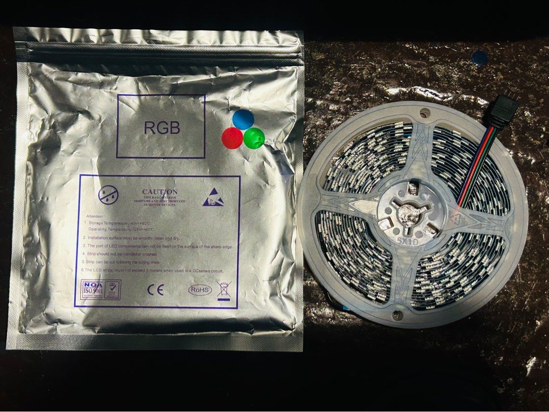 LED - RGBW 黑底裸版 / RGBW LED燈條 / 彩色燈條 / 12v LED 燈條 5050, 家具及居家用品, 燈飾及風扇, 燈飾在旋轉拍賣