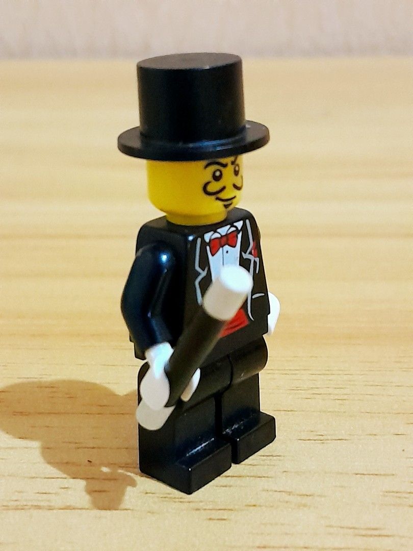 Lego Minifigure Series 1 - Magician, Toys & Collectibles, Mainan di ...