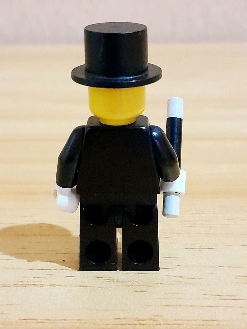 Lego Minifigure Series 1 - Magician, Toys & Collectibles, Mainan di ...