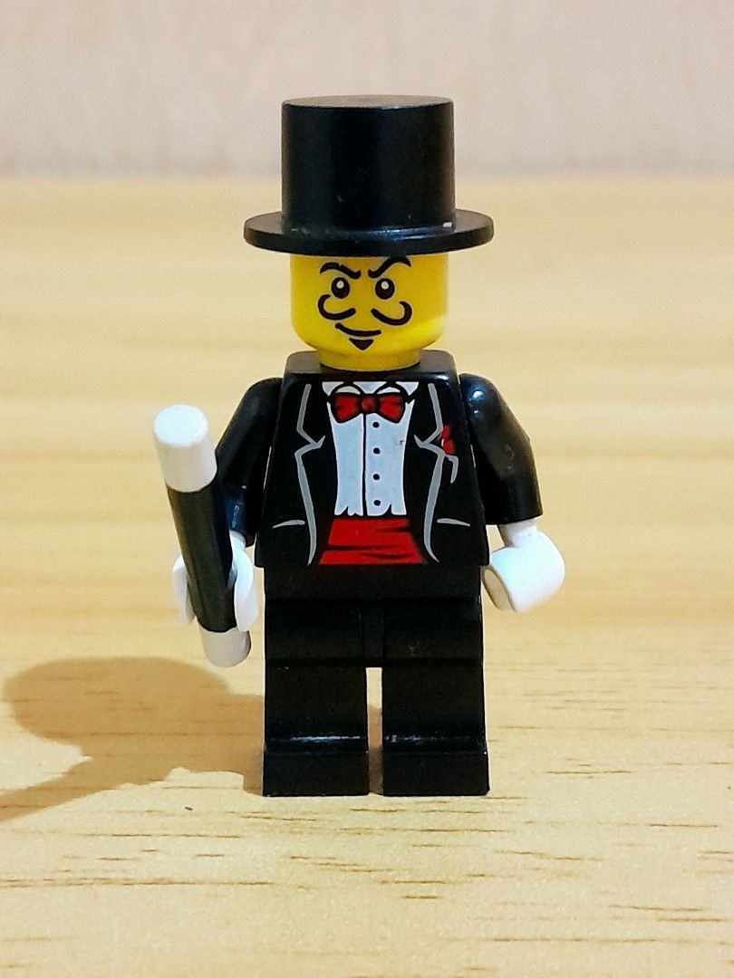 Lego Minifigure Series 1 - Magician, Toys & Collectibles, Mainan di ...