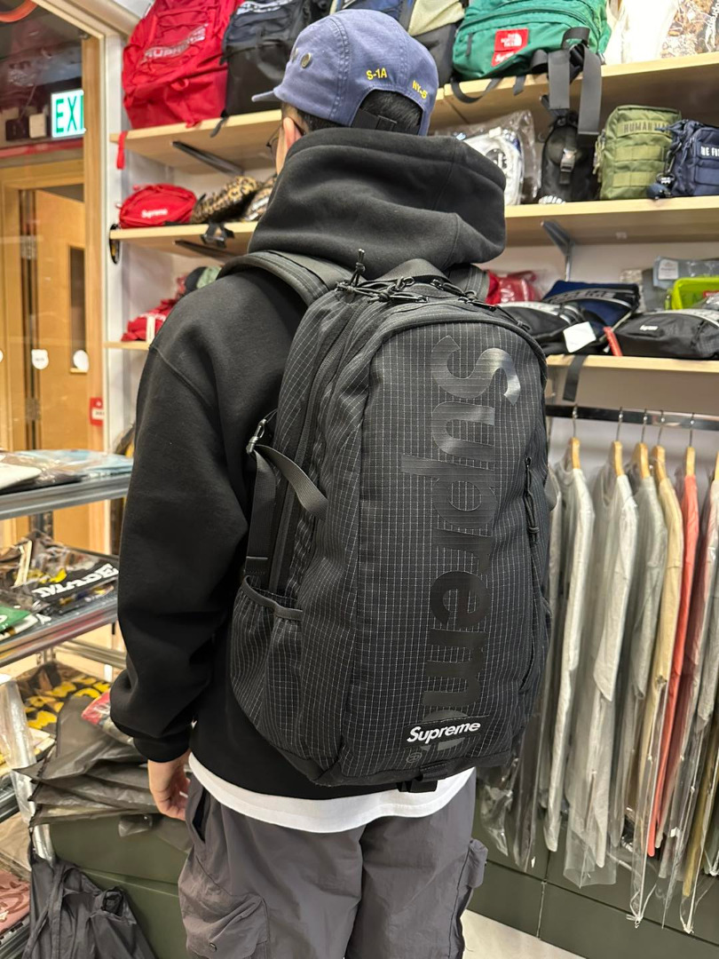 Supreme SS24 23L Backpack #背囊 #背包 #3M反光 #防水 #輕量, 男裝, 袋, 背包 - Carousell