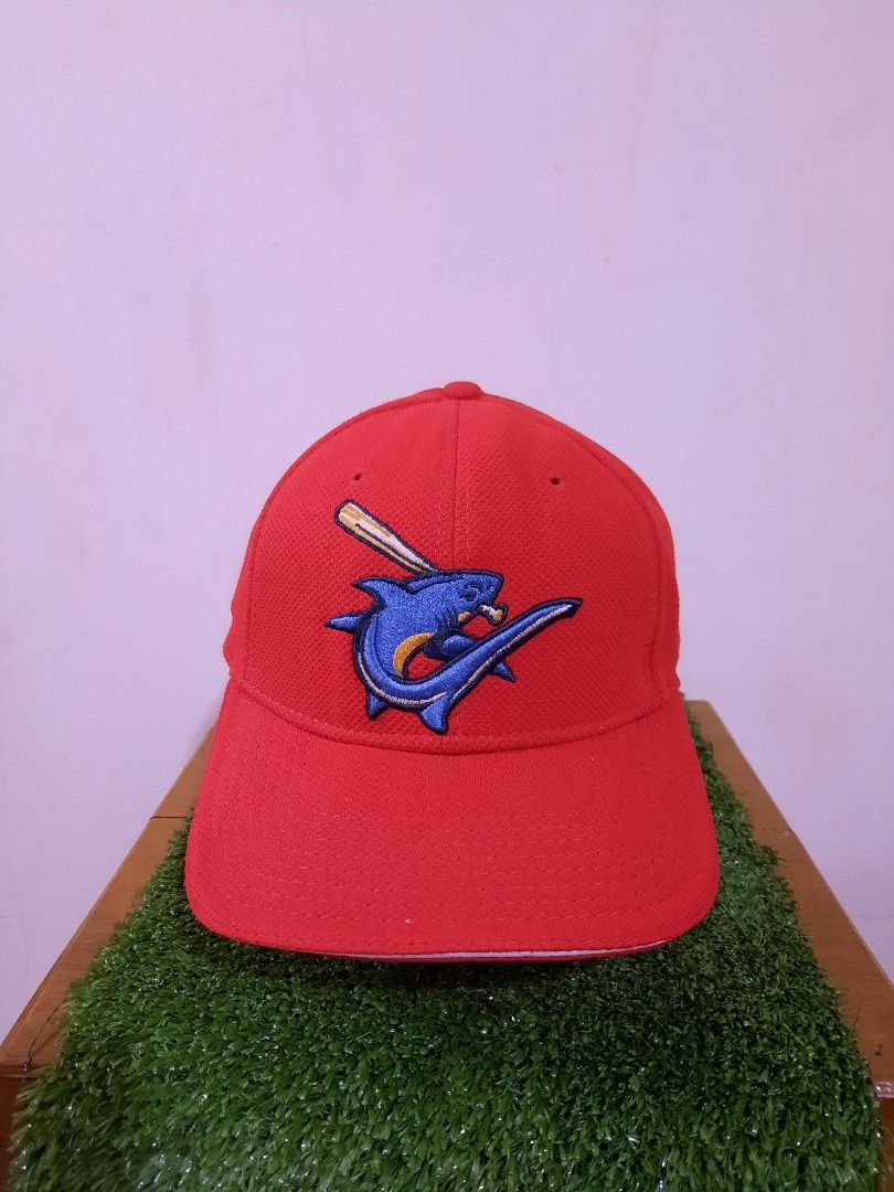 Topi New Era x MLB x Budweiser, Fesyen Pria, Aksesoris, Topi di Carousell