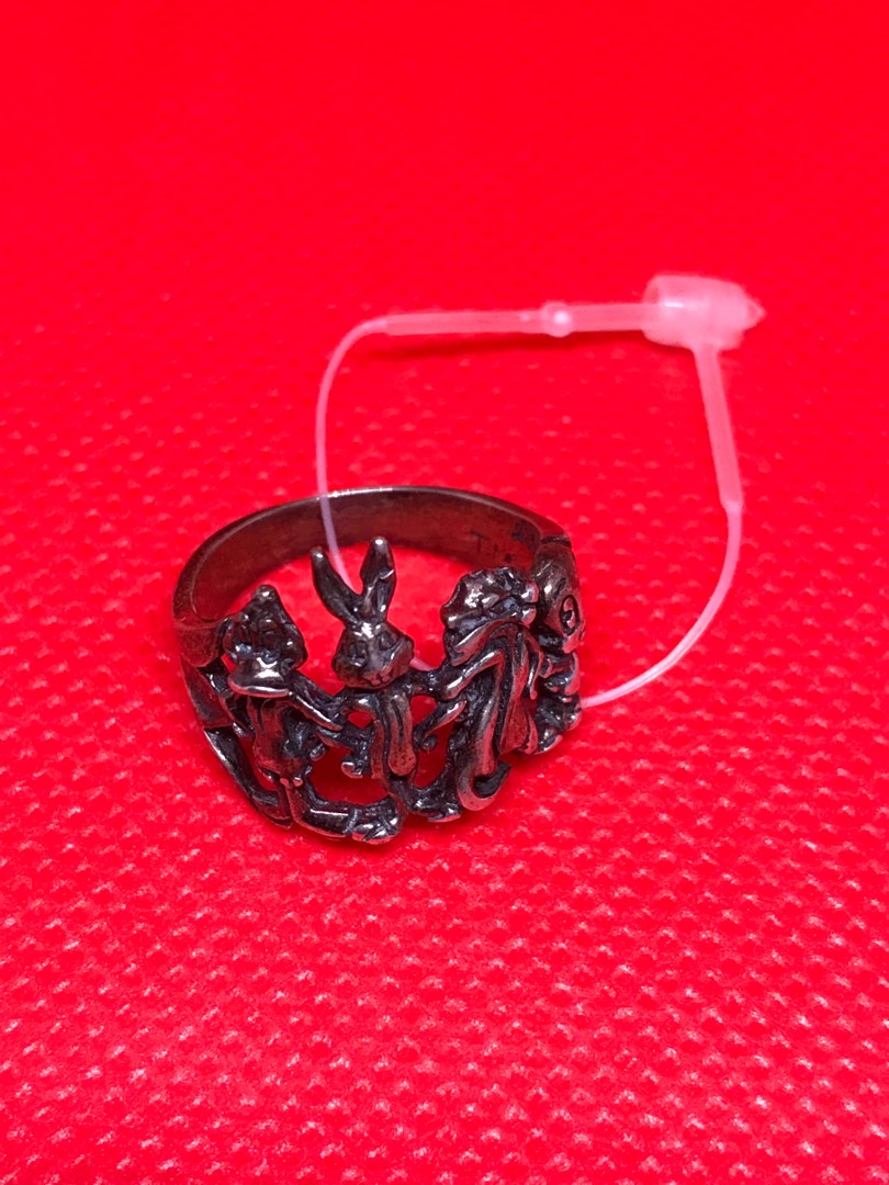 Warner Bros Looney Tunes Ring, Hobbies & Toys, Memorabilia ...
