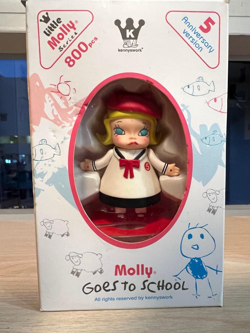 全新 Molly Goes to School 5週年紀念 未拆過盒, 興趣及遊戲, 收藏品及紀念品, 明星周邊 - Carousell
