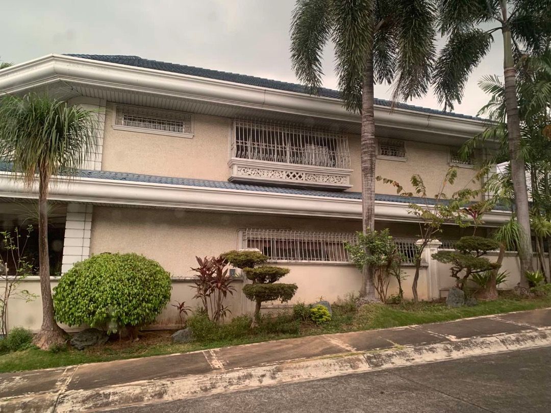 PRIME Corinthian Gardens Not perimeter Not tumbok house and lot for ...