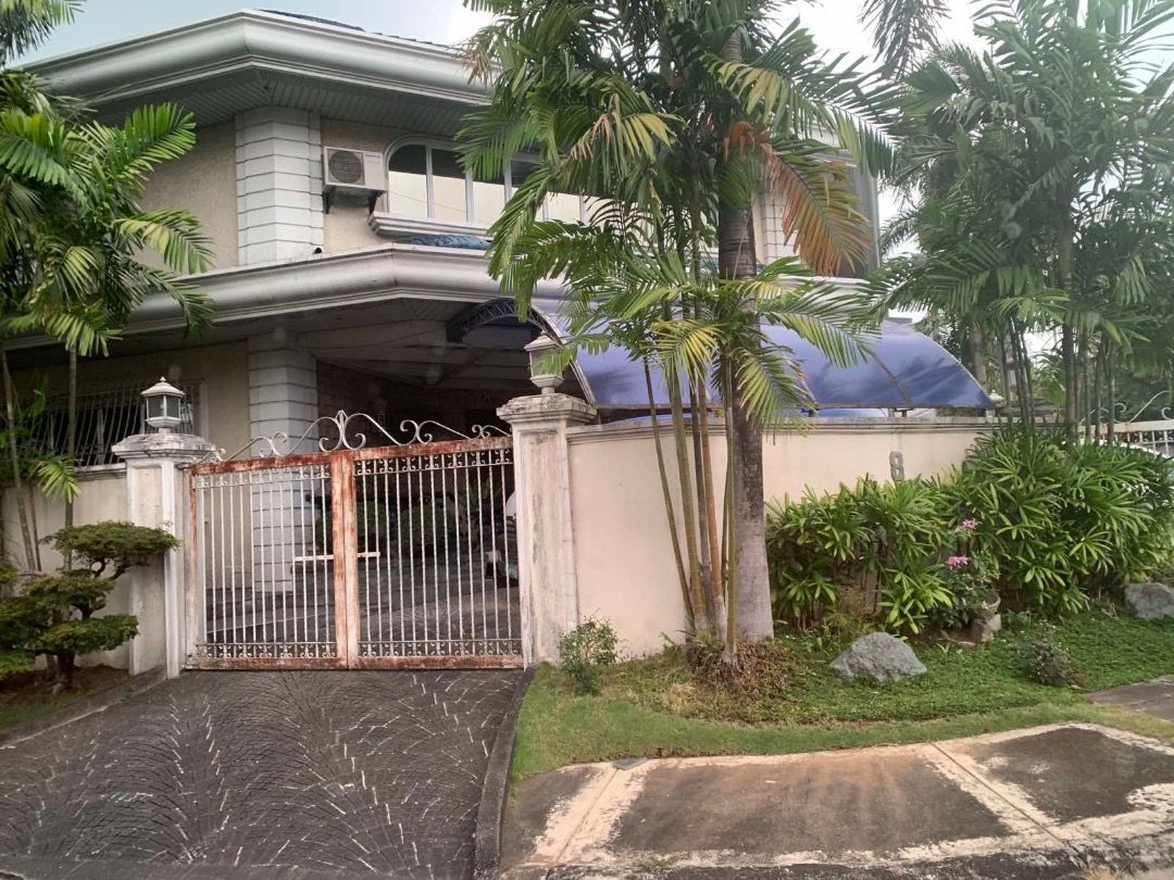 PRIME Corinthian Gardens Not perimeter Not tumbok house and lot for ...