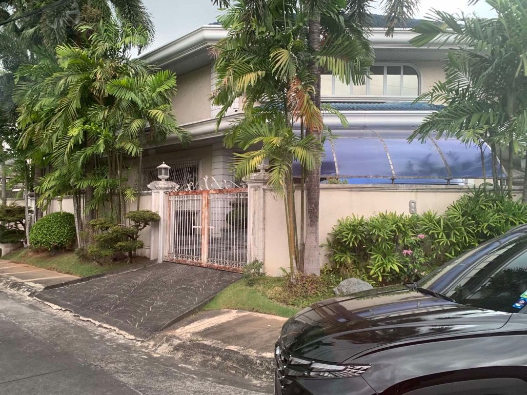 PRIME Corinthian Gardens Not perimeter Not tumbok house and lot for ...