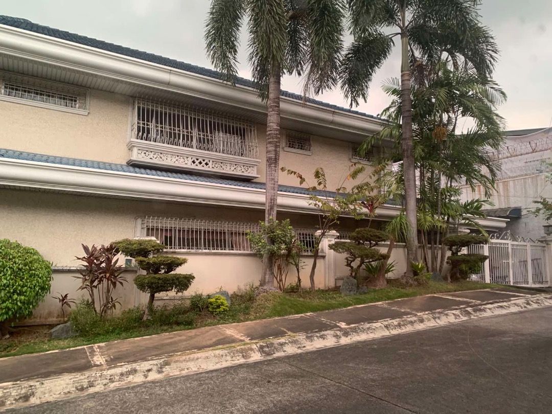 PRIME Corinthian Gardens Not perimeter Not tumbok house and lot for ...