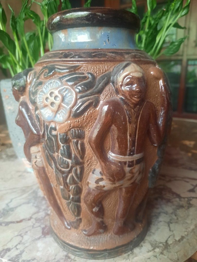 Guci keramik kalimantan Antik, Antik, Pajangan di Carousell