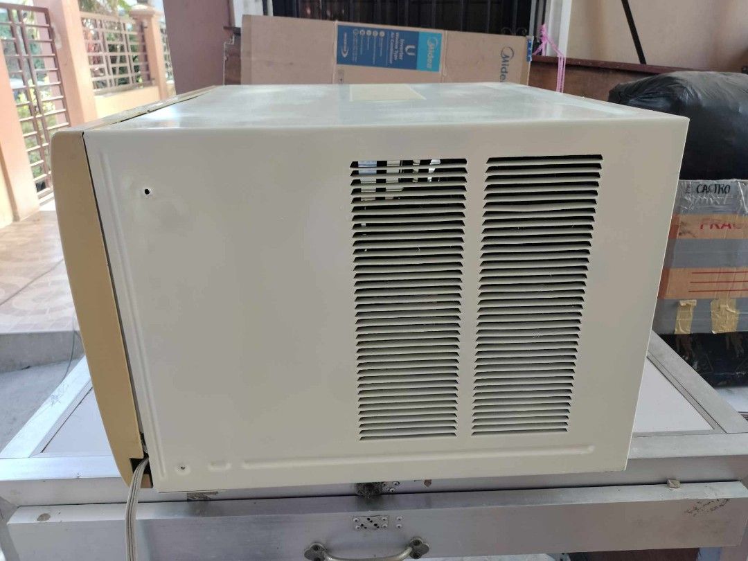 LG 1.5 Hp Window type aircon, TV & Home Appliances, Air Conditioning ...