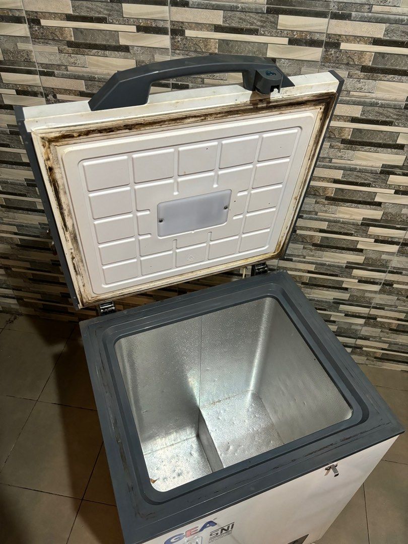 GEA Freezer 100 liter, Elektronik, Lainnya di Carousell
