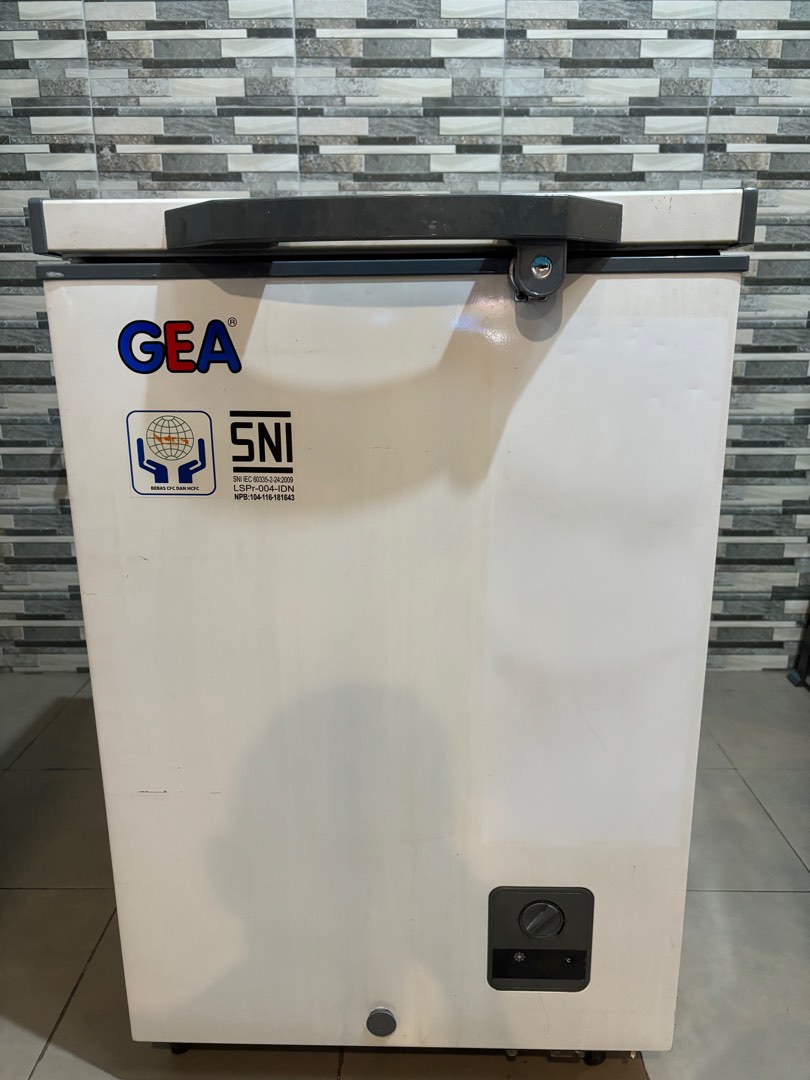 GEA Freezer 100 liter, Elektronik, Lainnya di Carousell