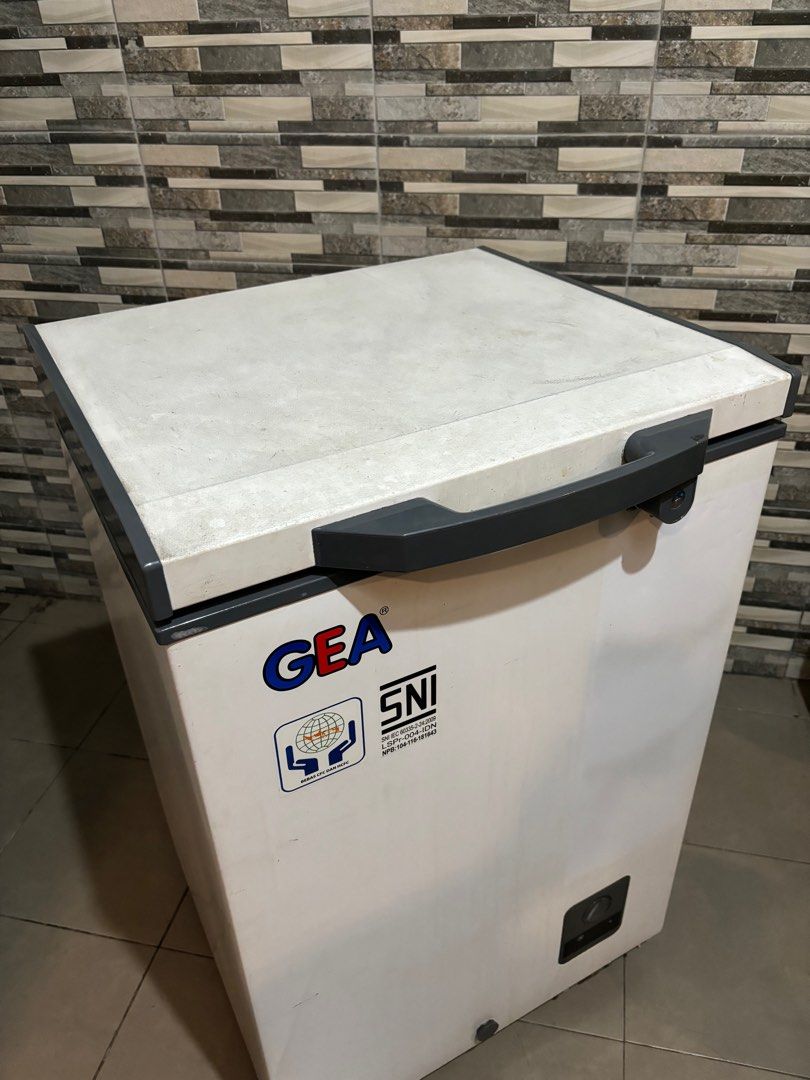 GEA Freezer 100 liter, Elektronik, Lainnya di Carousell