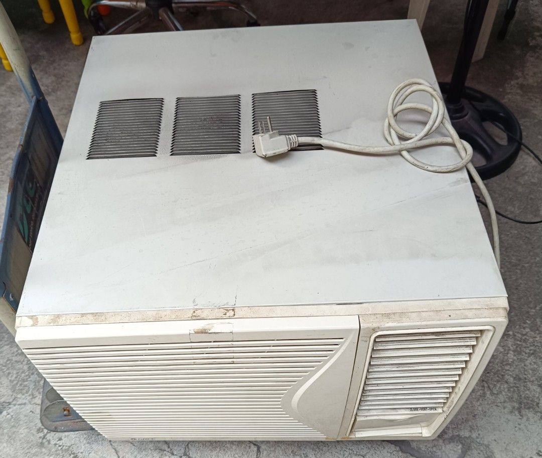 Gree window type aircon, TV & Home Appliances, Air Conditioning and ...