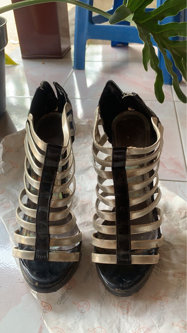 High hils cantik, Fesyen Wanita, Sepatu di Carousell