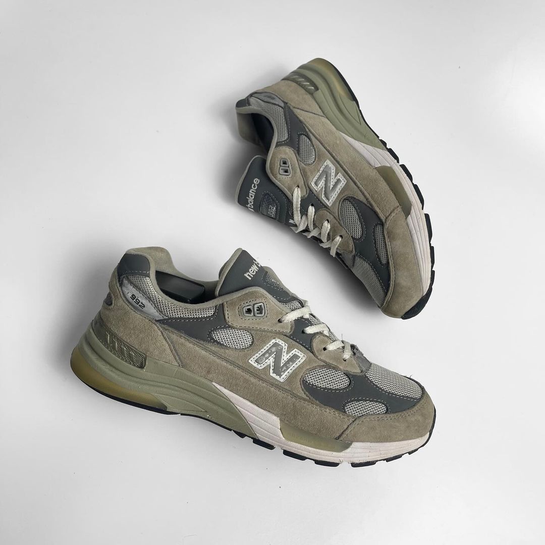 New Balance 992 Grey, Fesyen Pria, Sepatu , Sneakers di Carousell