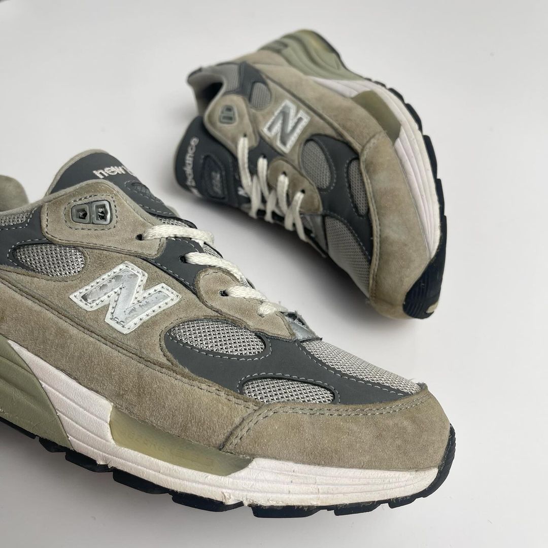 New Balance 992 Grey, Fesyen Pria, Sepatu , Sneakers di Carousell